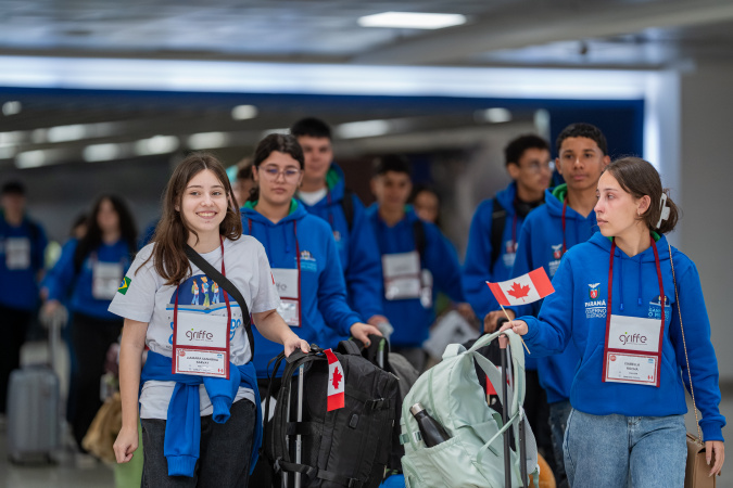 Primeiro voo para o Canadá do Ganhando o Mundo 2026 leva 20 estudantes ...